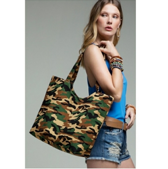ruggine | Bags | Nwt Large Camo Army Tote Bag Handbag Camouflage ...